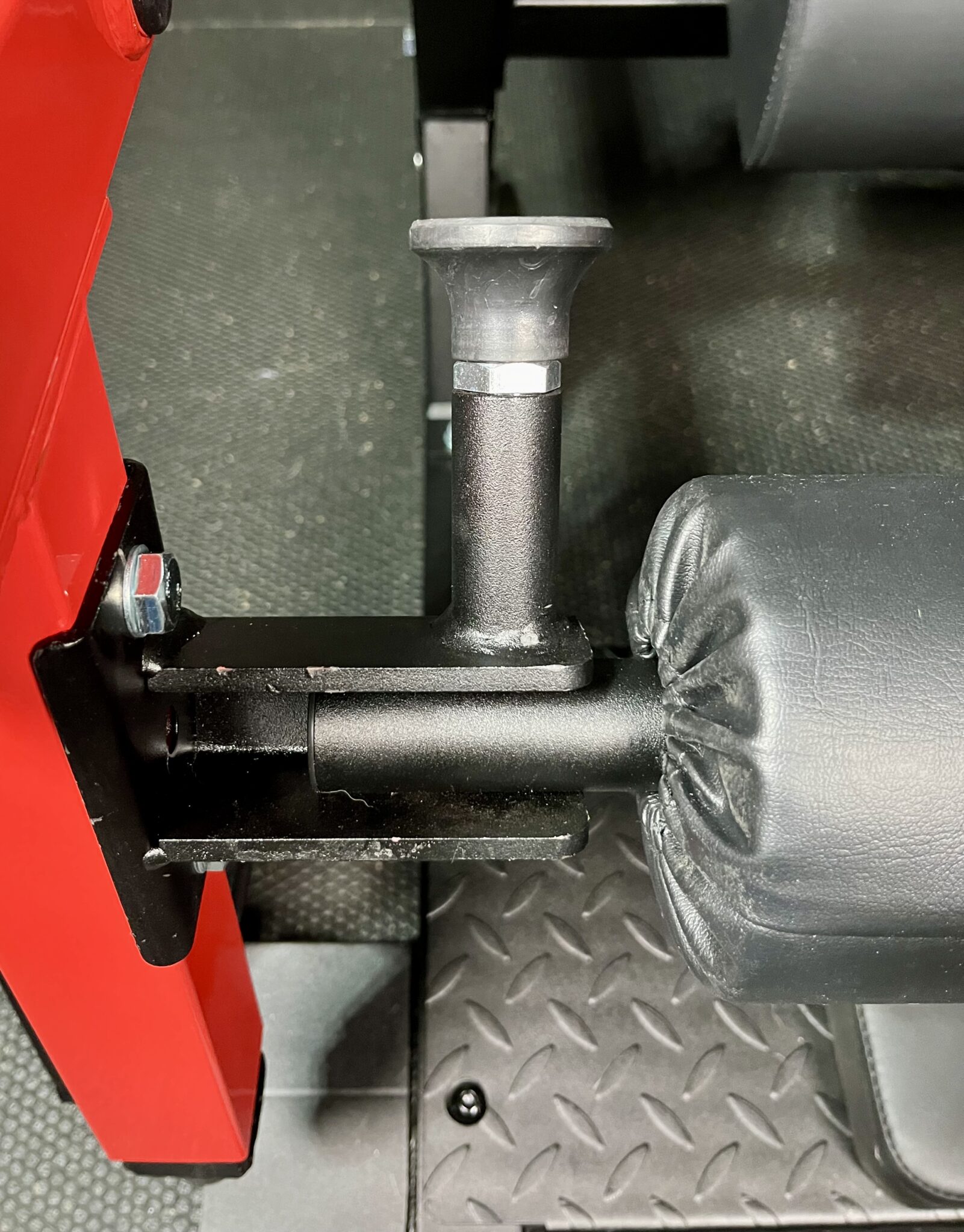 GMWD Hip Thrust Machine Review Plate Loaded Hip Thrust Bench
